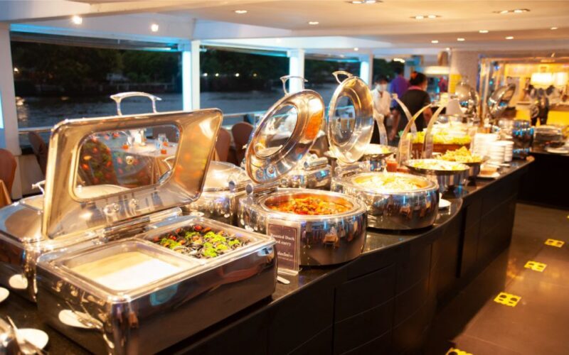 Bangkok: Grand Chao Phraya Dinner Cruise with Live Show - What Is the Experience Like?