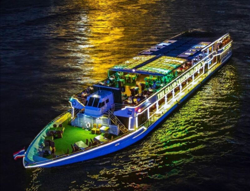 Bangkok: Grand Chao Phraya Dinner Cruise with Live Show - Entertainment and Atmosphere