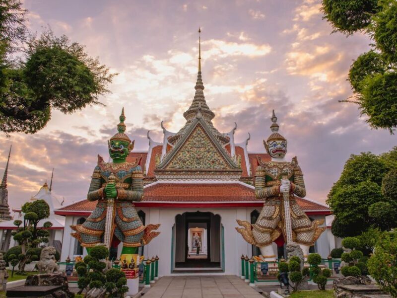 Bangkok: Grand Palace and Wat Arun Guided Walking Tour - Key Points