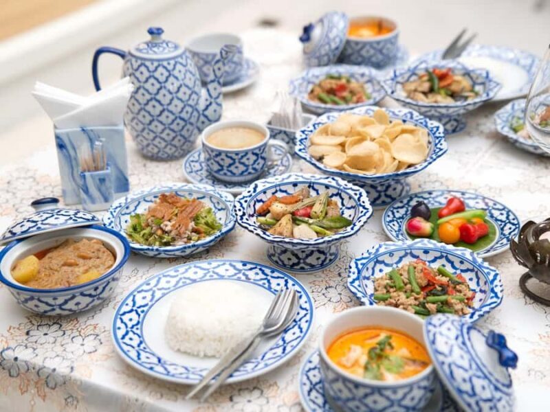 Bangkok: Grand Palace and Wat Pho Tour with Dinner & Show - A Close Look at the Itinerary