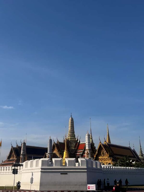 Bangkok: Grand Palace & Wat Pho Guided Walking Tour - Detailed Breakdown of the Itinerary