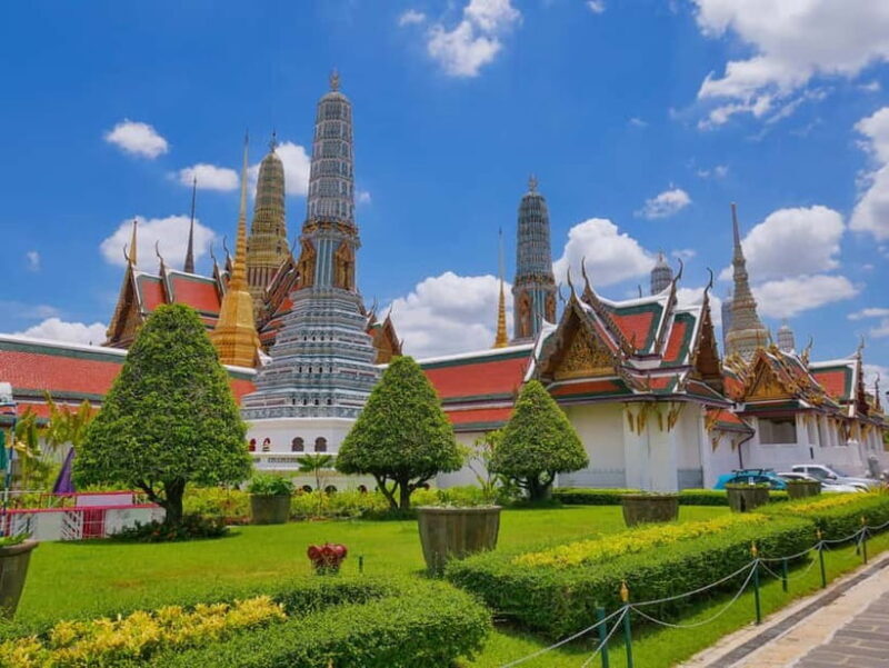 Bangkok: Grand Palace, Wat Pho, Wat Arun Sacred & Local Tour - A Closer Look at the Itinerary