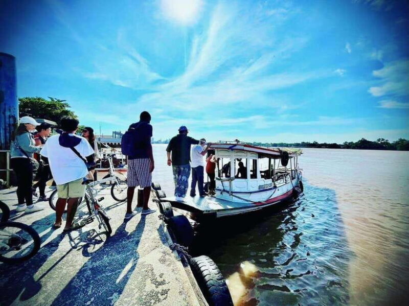 Bangkok: Green Oasis Guided Bike Tour with Boat Ride - What Travelers Can Expect