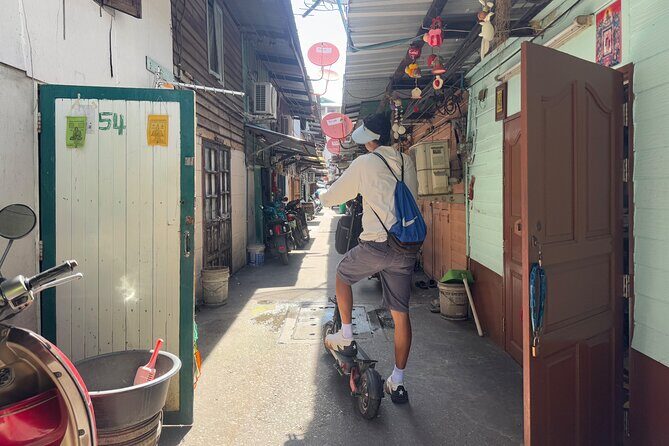 Bangkok: Guided E-Scooter Tour to Temples and Riverside - Suitable for Who?