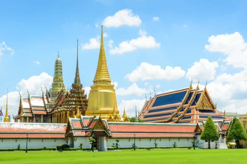Bangkok in a Day: Must-Visit Highlights Tour with a Guide - The Guide Experience