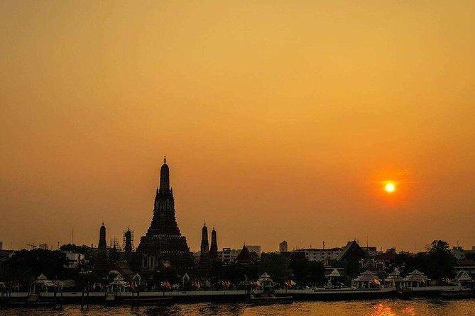 Bangkok Insta City Tour: Lights, Camera, and Landmark - Dressing in Traditional Thai Attire: A Photo Opportunity