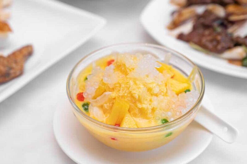 Bangkok: JUMBO Seafood Iconsiam - Service and Atmosphere: Attentive and Elegant