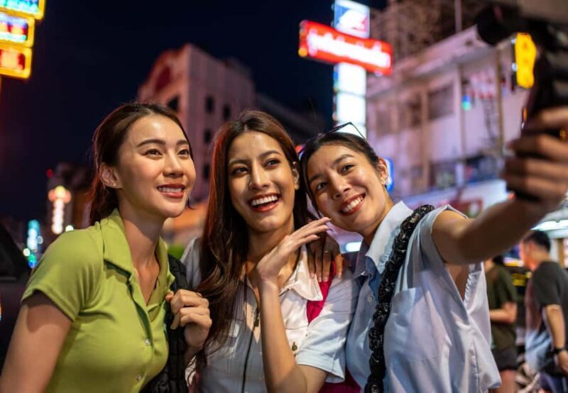 Bangkok: Khao San Road Pub Crawl with Free Shots & Entry - Key Points