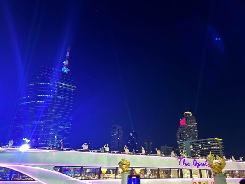 Bangkok: Luxury Dinner Cruise with Private Guide & Transfer - Exploring Bangkok’s Landmarks with a Private Guide