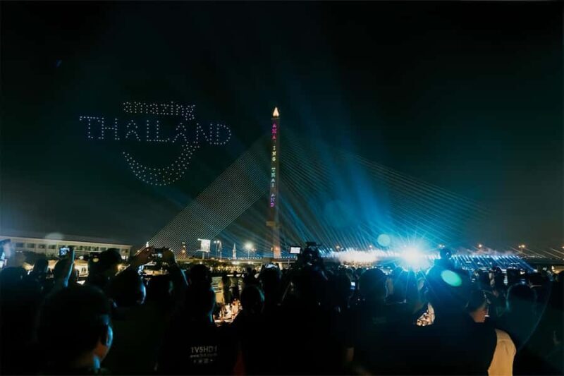 Bangkok: Luxury Dinner Cruise with Private Guide & Transfer - The Sum Up