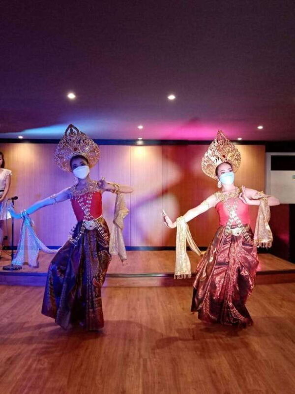 Bangkok: Luxury White Cruise with Buffet and Entertainment - Practical Tips for Your Cruise