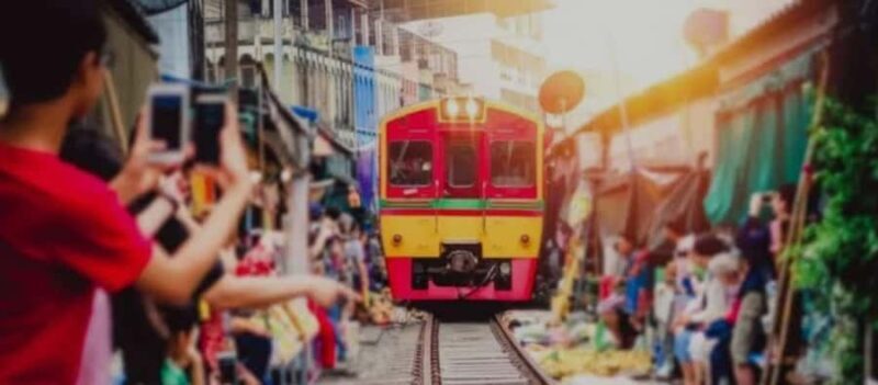 Bangkok: Maeklong Railway Market&Damnoensaduak-private tour - Practical Tips for Travelers