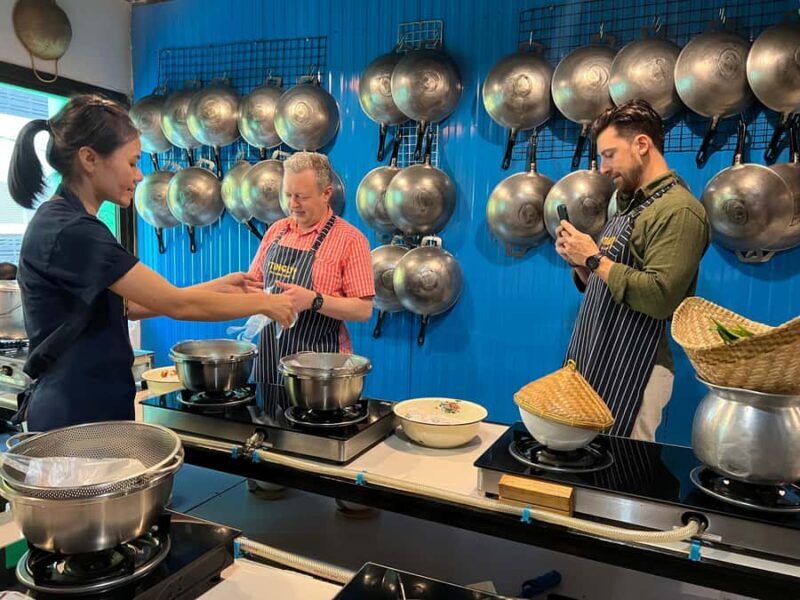 Bangkok: Market Tour, Cooking Class, & Temple Visit - Key Points