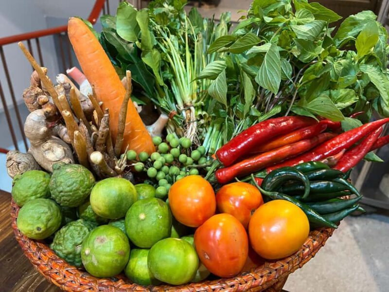 Bangkok: Market Tour, Cooking Class, & Temple Visit - Detailed Breakdown of the Itinerary