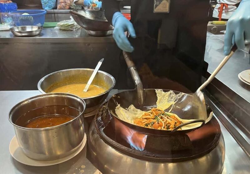 Bangkok Michelin Food Tour (3 Food stops, 8 tastings) - The Sum Up