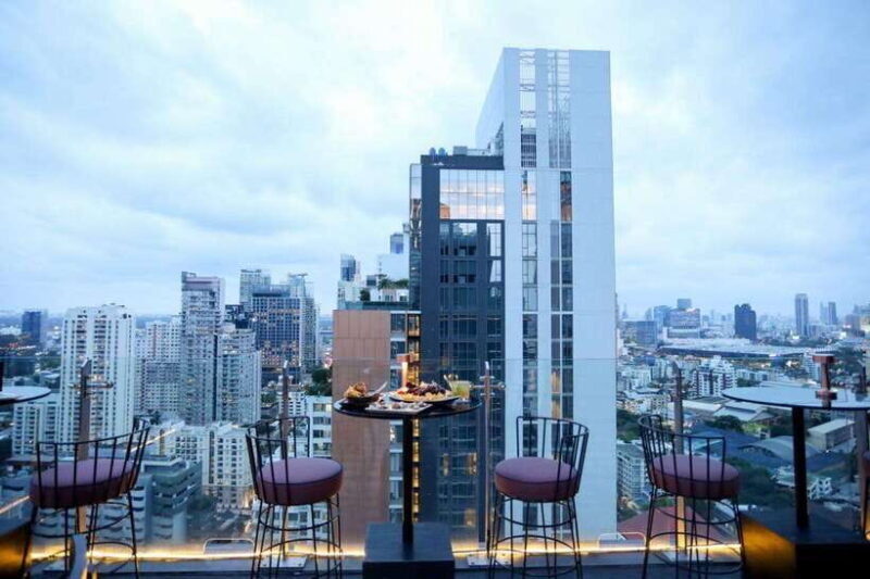 Bangkok: Mojjo Rooftop Lounge & Bar Food & Beverage Package - The Food and Drinks Experience