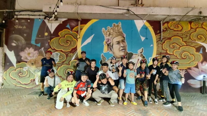 Bangkok: Night Cycling Adventures - Setting the Scene: Starting at Tha Tein Pier and Wat Arun’s Golden Hour