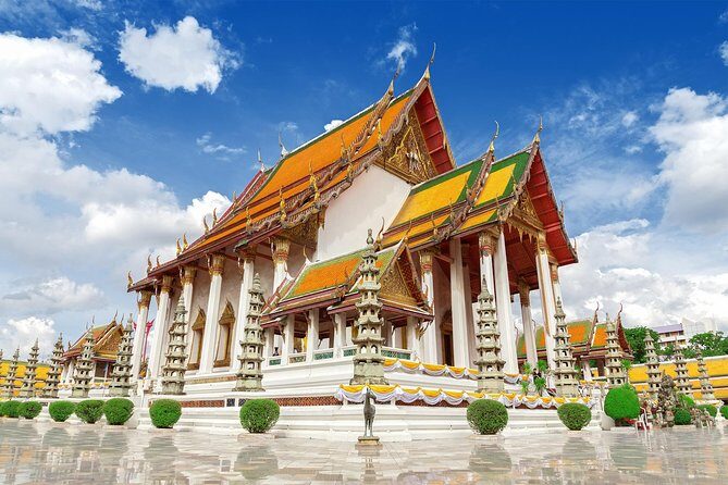 Bangkok Old Town Tour : Wat Suthat, Wat Saket & Wat Ratchanadda - An In-Depth Look at the Itinerary and What You’ll Experience
