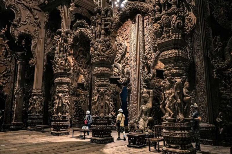 Bangkok & Pattaya Pickup: Evening Sanctuary & Alcazar Show - Key Points