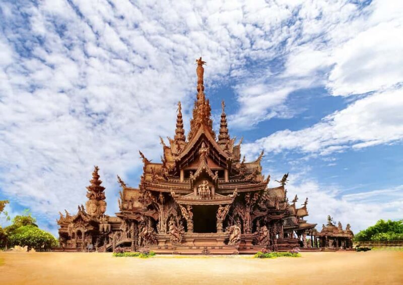 Bangkok & Pattaya Pickup: Evening Sanctuary & Alcazar Show - The Experience from Multiple Perspectives