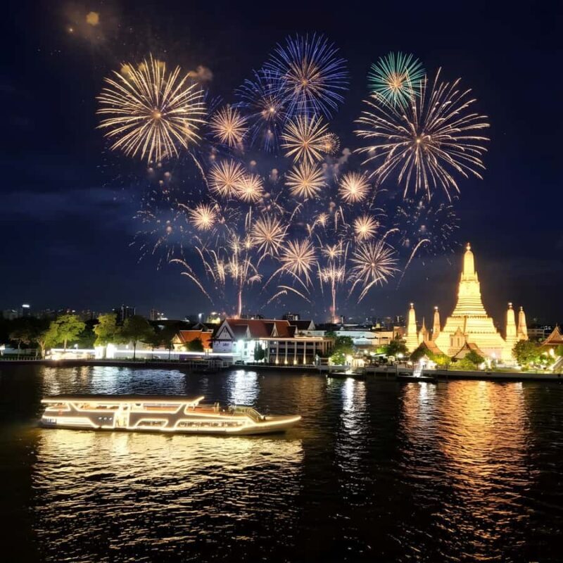 BANGKOK: PREMIUM DINNER BUFFET ON THE NEW HORIZON CRUISE - An In-Depth Look at the Experience