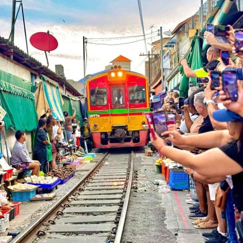 Bangkok: Private Floating Market & Maeklong Railway Market - What Past Travelers Say