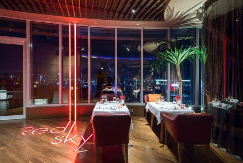 Bangkok: Red Sky Restaurant 55th Floor - Atmosphere and Dress Code