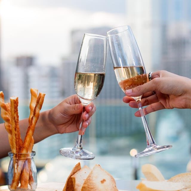 Bangkok: RedSquare Rooftop Bar at Novotel Sukhumvit 4 - Authentic Reviews and What They Tell Us