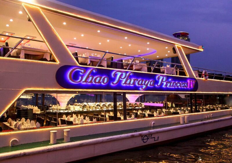 Bangkok: River Dinner Cruise on the Chao Phraya Princess - Atmosphere and Audience