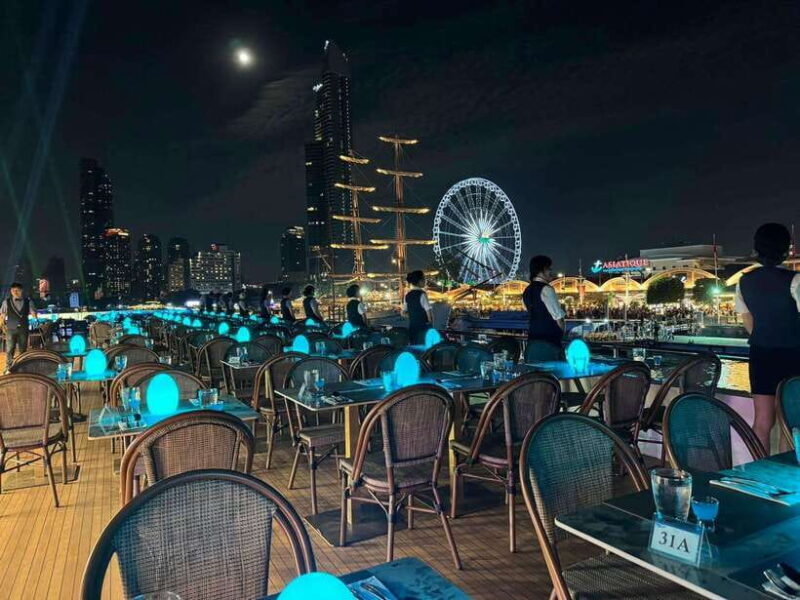Bangkok: Royal Princess River Dinner Cruise with Live Music - Setting the Scene: What’s It Like on the Water?