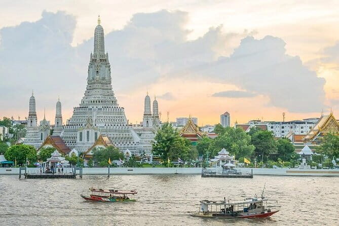Bangkok Royal Road - Top 3 Major Monuments - Crossing the Chao Phraya River: A Fresh Perspective