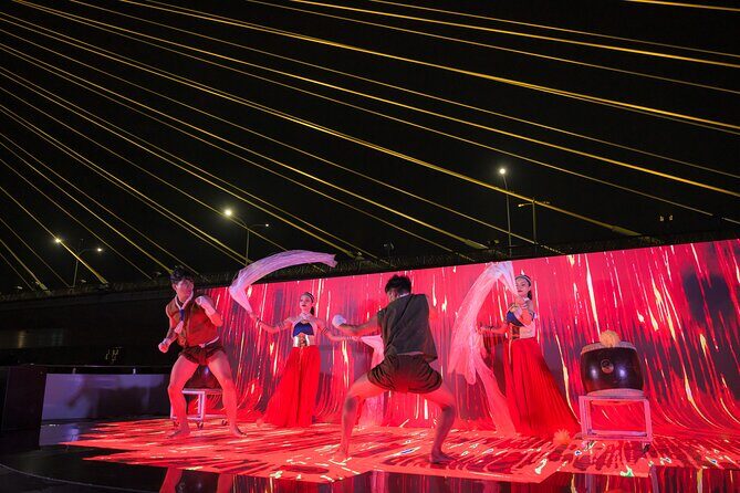 Bangkok Sawasdee Chaophraya Dinner Cruise from ICONSIAM - Service and Atmosphere