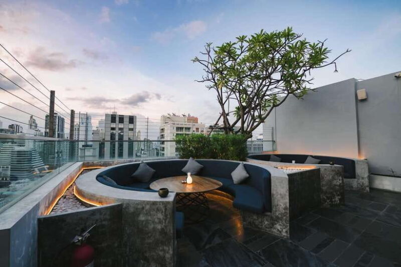 Bangkok: Sky on 20 Rooftop Bar With Free Flow Drinks - Key Points