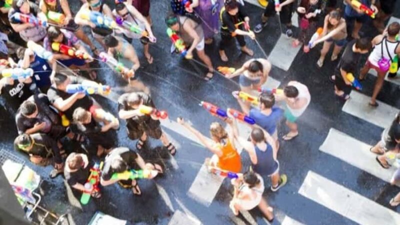 Bangkok: Songkran 2026 Pub Crawl by Tuk-Tuk with Drinks - Value and Cost Analysis