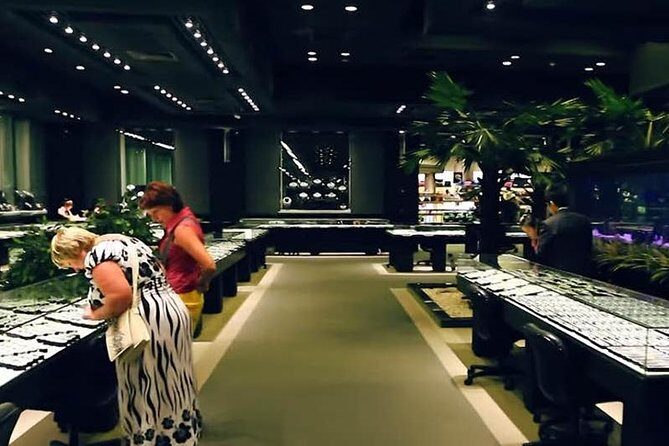 Bangkok Temple, City and Gems Gallery Tour - FAQ (Based on Tour Data)