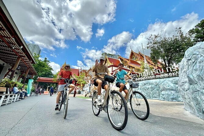 Bangkok Thonburi Backstreets and 3 Peaceful Temple Bike Tour - Discovering the Hidden Gems of Thonburi