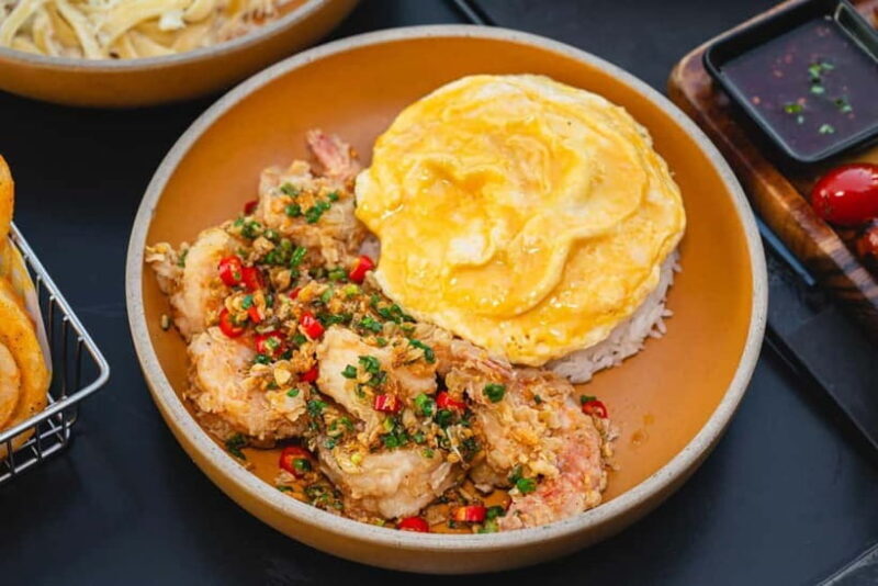 Bangkok: Throwback Rooftop Bangkok at Silom Edge - An inviting rooftop escape above Silom