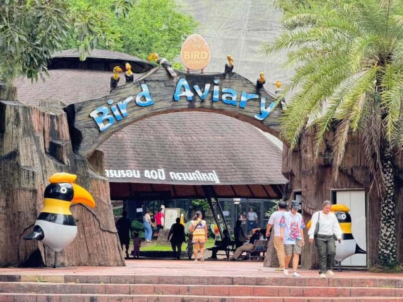 Bangkok to Moo Deng: Private Transfer To Khao Kheow Zoo - Key Points