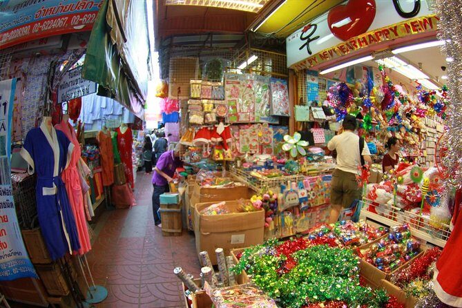 Bangkok Tour By Selfie Expert : LittleIndia, WatTraimit, WatPho - FAQs