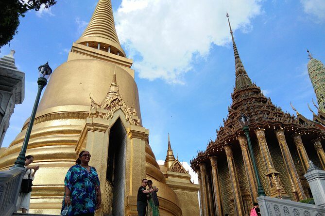 Bangkok Tour : Famous Bangkok Temples and sightseeing canal by Longtail Boat - An In-Depth Look at the Tour Experience