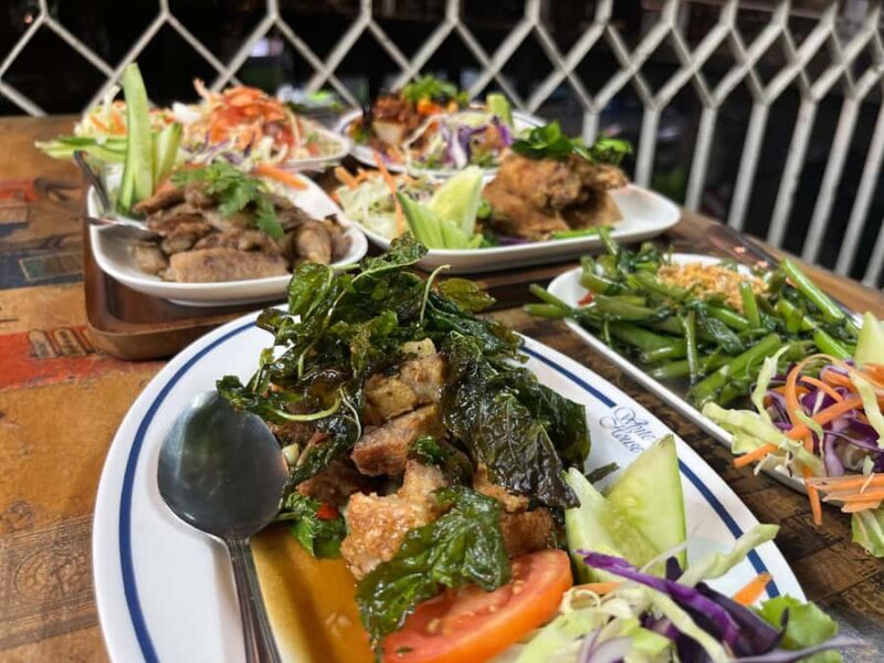 Bangkok Tuk Tuk Night Tour with food & drinks in Siam&Silom - Starting Point: Umadevi Shrine