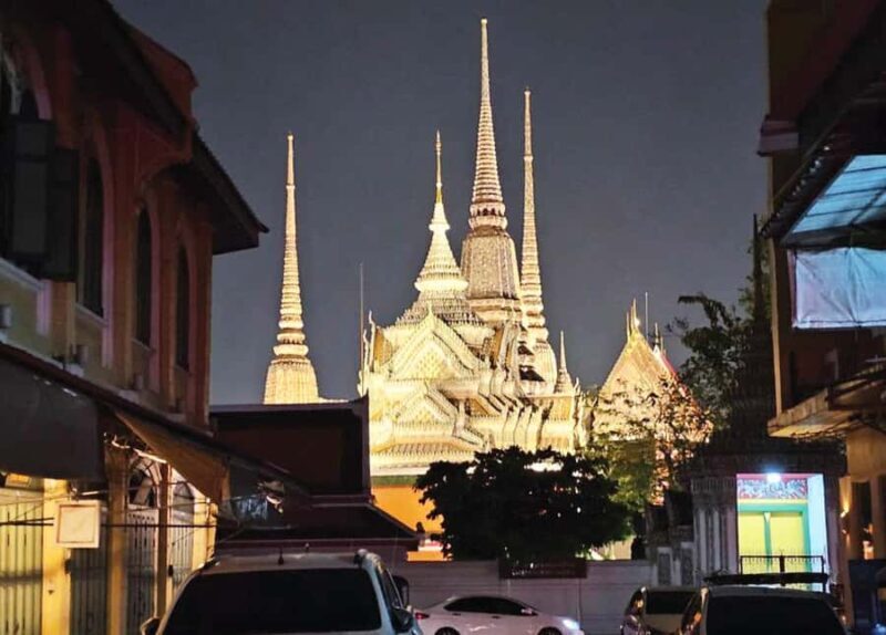 Bangkok : TUK TUK Twilight Cultures Market and Food Taste - Who Might Not Find It Ideal?