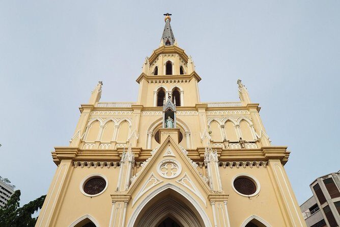 "Bangkok Walking Hopping Tour" show citys historic sights are located. - The Sum Up