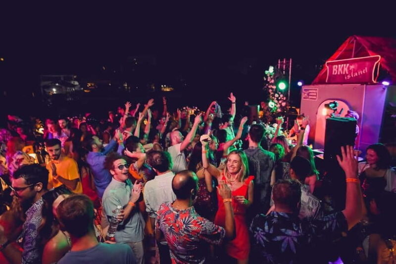 Bangkok's Best Party Boat - Key Points