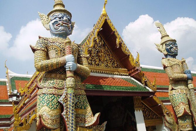 Bangkok's Best Temple Emerald Buddha with Royal Grand Palace Tour - Practical Tips for Making the Most of Your Tour