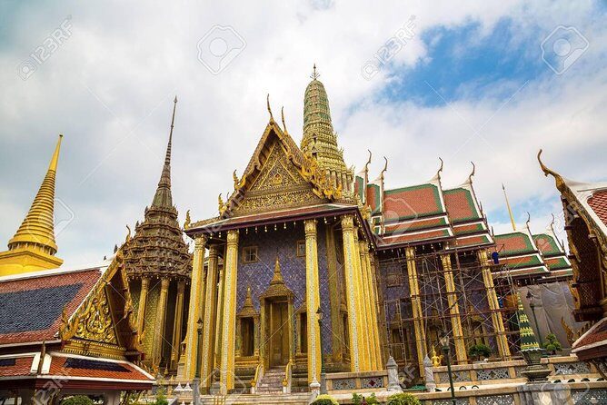 Bangkok's Iconic Temple Emerald Buddha and Royal Grand Palace - FAQ