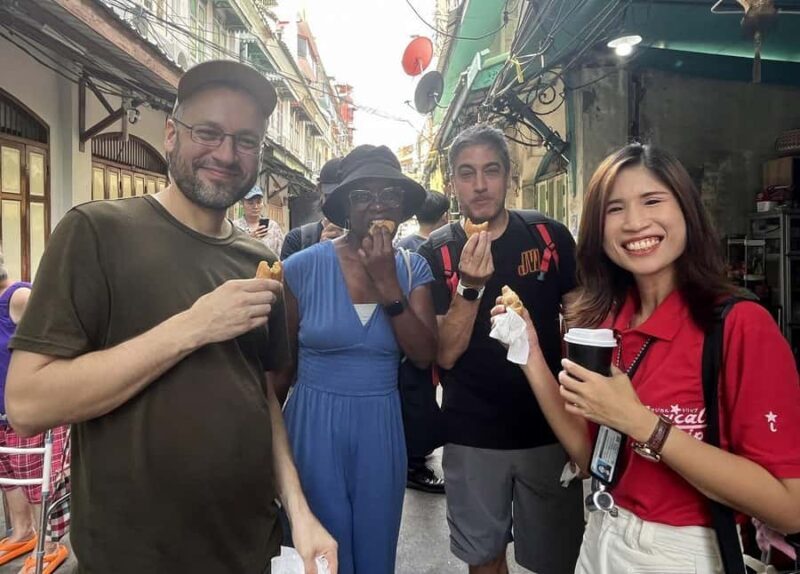 Bangkoks Old Town Tour: Talat Noi & Chinatown by Tuk Tuk - Riverside Lunch: A Peaceful Pause with Panoramic Views