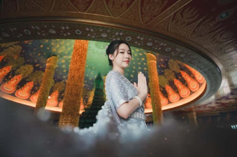 Bangkok:Thai costume with Long tail boat photoshoot - Key Points