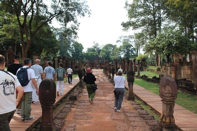 Banteay Srei Secrets Private Tour Include Kbas Spean - Key Points