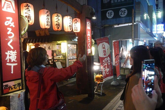 Bar hopping with Local food with a guide - A Closer Look at the Tour